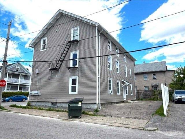house with 8 bedroom, Central Falls RI ES105117224