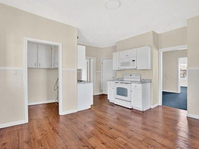 house with 8 bedroom, Chicopee MA DLS102583516