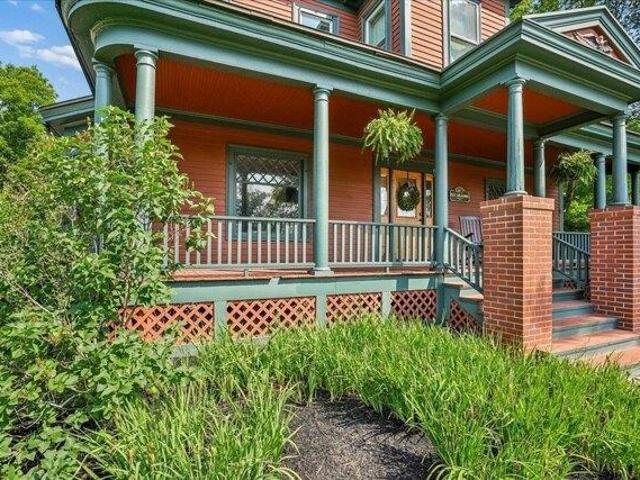 house with 8 bedroom, Derry NH ES104375422
