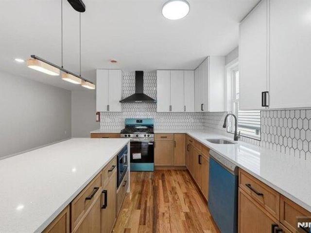 house with 8 bedroom, East Orange NJ DS104263527