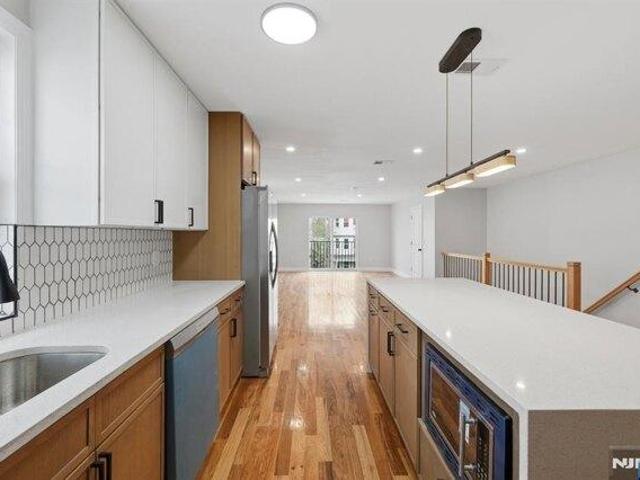 house with 8 bedroom, East Orange NJ ES104906099