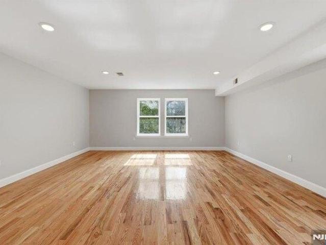 house with 8 bedroom, East Orange NJ ES105160072