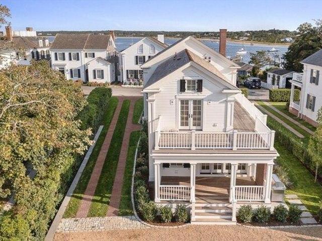 house with 8 bedroom, Edgartown MA DLS103128119