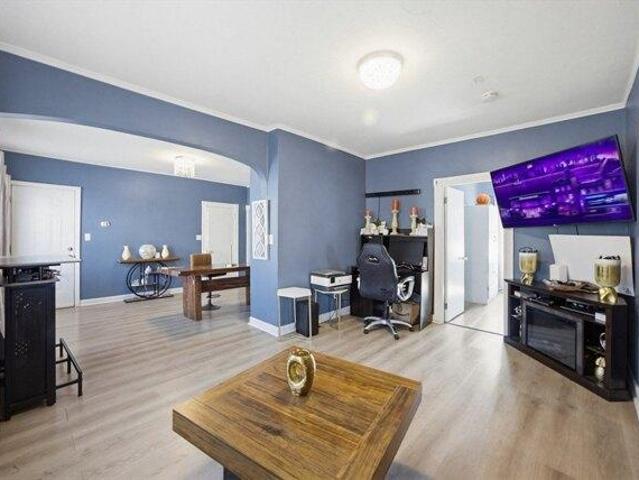 house with 8 bedroom, Fall River MA DLS102345040