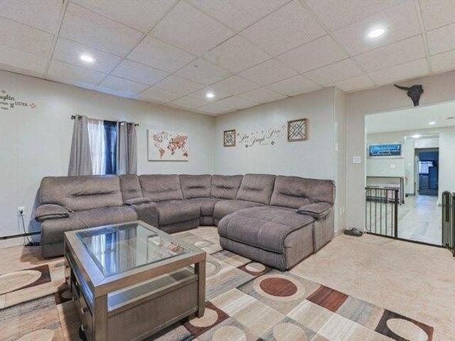 house with 8 bedroom, Fall River MA ES104946893