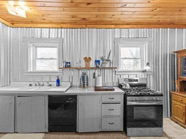 house with 8 bedroom, Ferrisburgh VT DLS102316798
