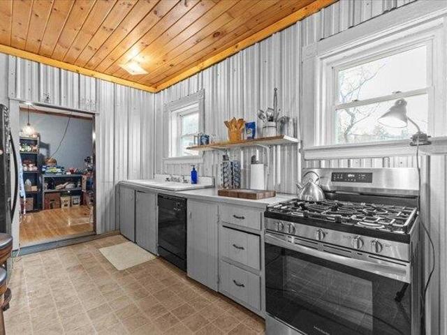 house with 8 bedroom, Ferrisburgh VT ES105113003