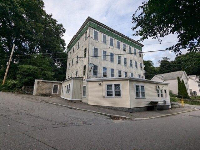 house with 8 bedroom, Fitchburg MA ES103498290