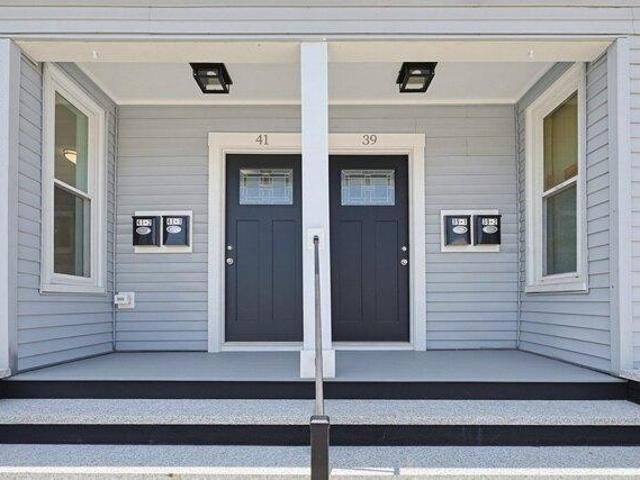 house with 8 bedroom, Framingham MA ES105175575