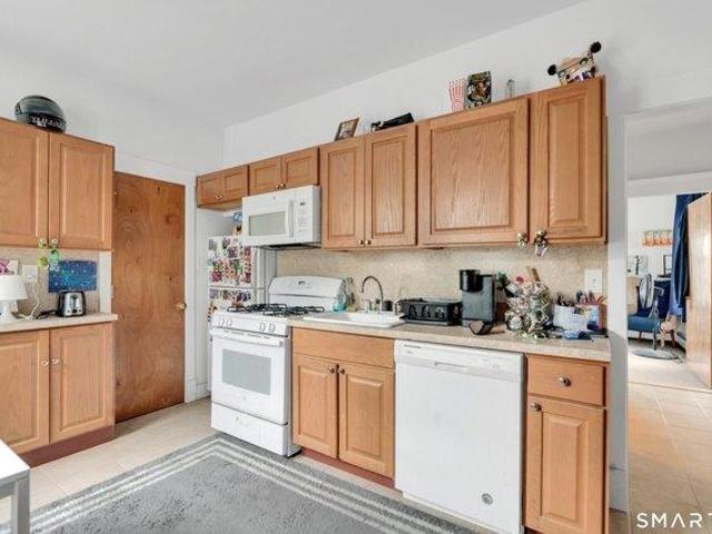 house with 8 bedroom, Hamden CT ES104789670