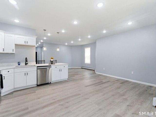 house with 8 bedroom, Hartford CT ES105144496