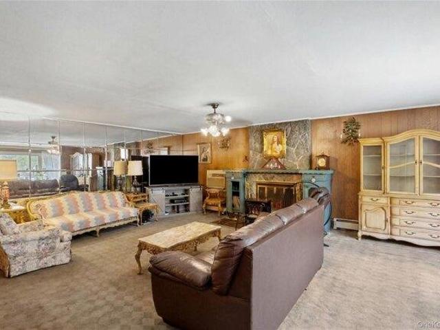 house with 8 bedroom, Hauppauge NY DS103620007