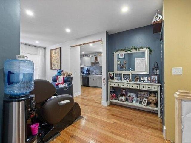 house with 8 bedroom, Haverhill MA ES105127027