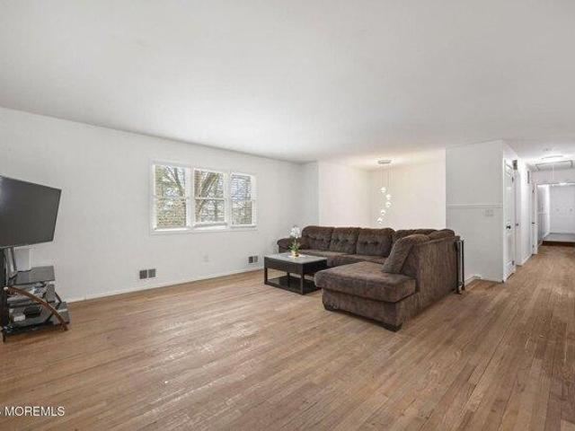 house with 8 bedroom, Howell NJ DS102027303