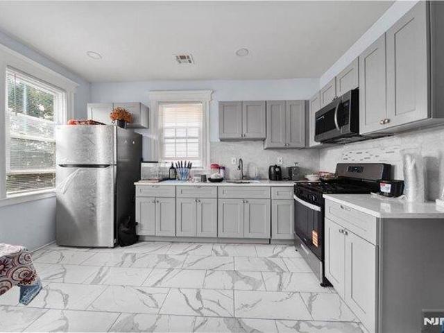 house with 8 bedroom, Irvington NJ ES105144811