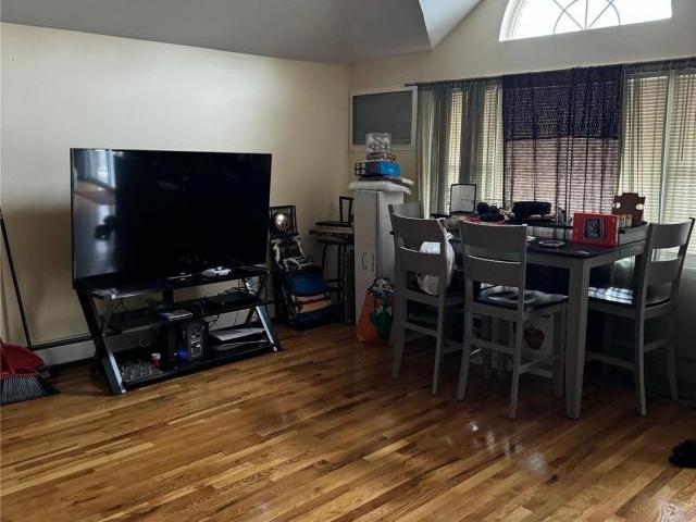 house with 8 bedroom, Jamaica NY DLS72692034