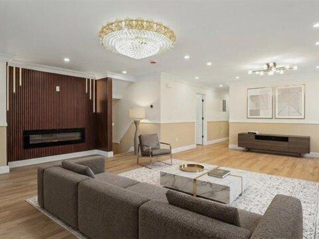 house with 8 bedroom, Jamaica NY ES104908857