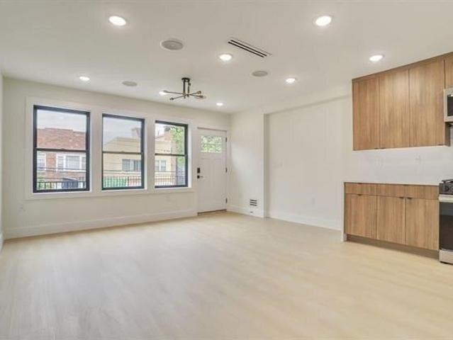 house with 8 bedroom, Jersey City NJ ES103664894