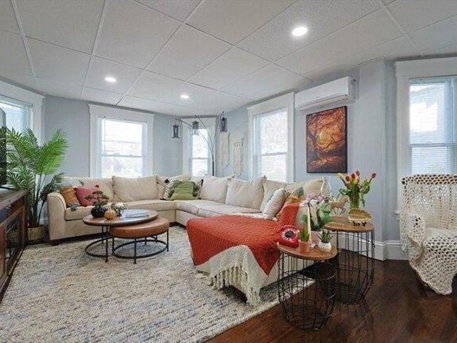 house with 8 bedroom, Leominster MA DS103247910