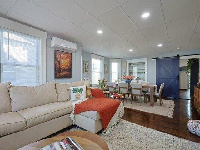 house with 8 bedroom, Leominster MA ES103853201