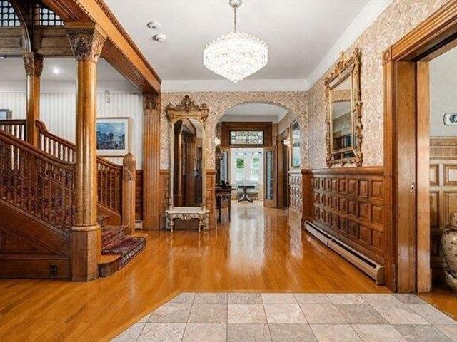 house with 8 bedroom, Lowell MA ES105291916