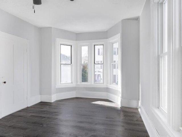 house with 8 bedroom, Manchester NH DLS101603324