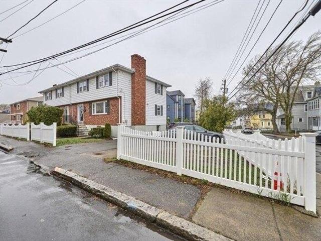 house with 8 bedroom, Medford MA ES103097733