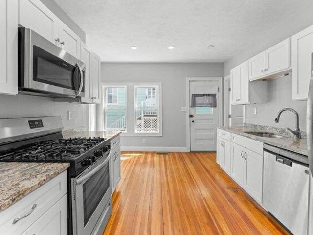house with 8 bedroom, Melrose MA ES104115436