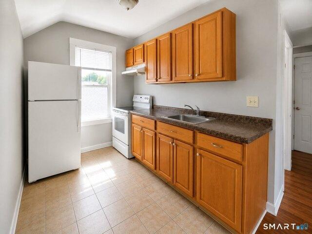 house with 8 bedroom, Meriden CT ES105202434