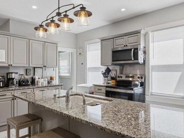 house with 8 bedroom, New Bedford MA DLS101707931
