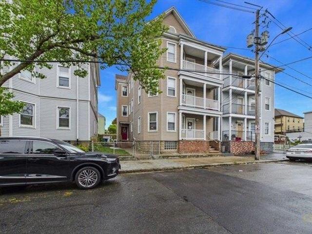 house with 8 bedroom, New Bedford MA DLS102826281