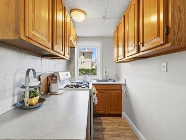 house with 8 bedroom, New Bedford MA ES105144557