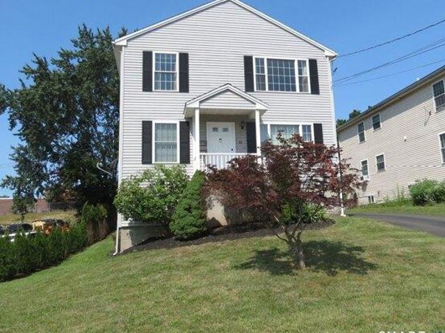house with 8 bedroom, New Britain CT ES104789701