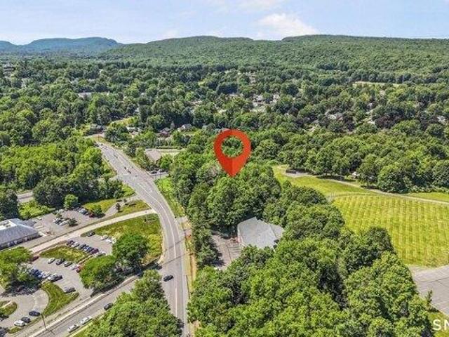 house with 8 bedroom, New Britain CT ES104811248