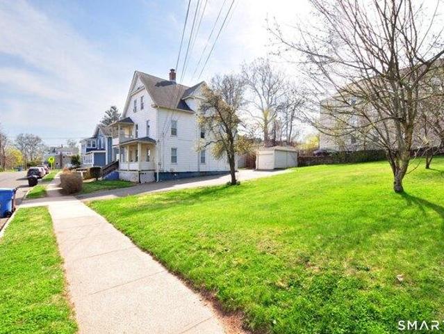 house with 8 bedroom, New Britain CT ES104831679
