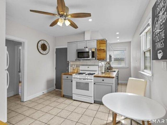 house with 8 bedroom, New Haven CT ES104569977