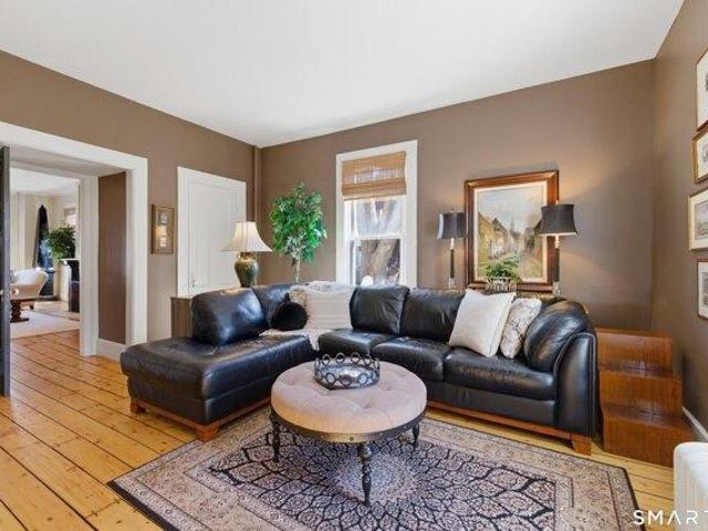 house with 8 bedroom, New London CT ES105171815