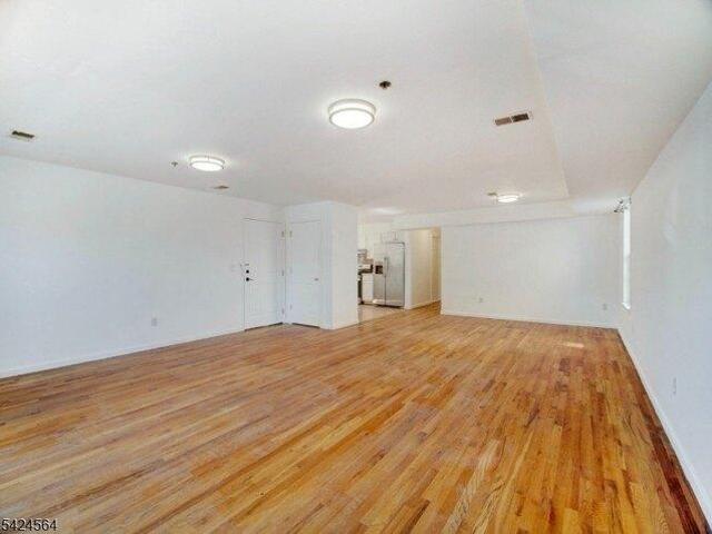 house with 8 bedroom, Newark NJ DLS102585366