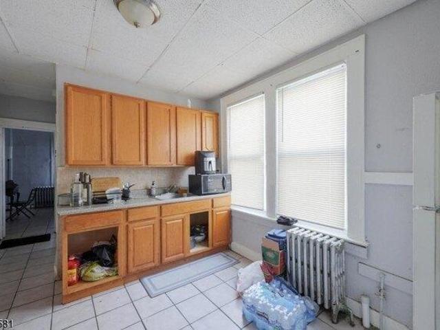 house with 8 bedroom, Newark NJ DLS102799193