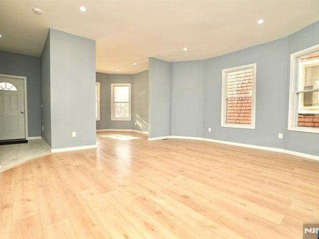 house with 8 bedroom, Newark NJ DS102827742