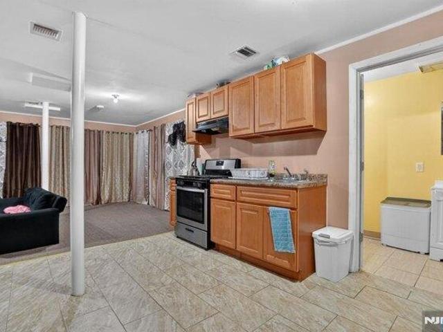 house with 8 bedroom, Newark NJ DS103189799