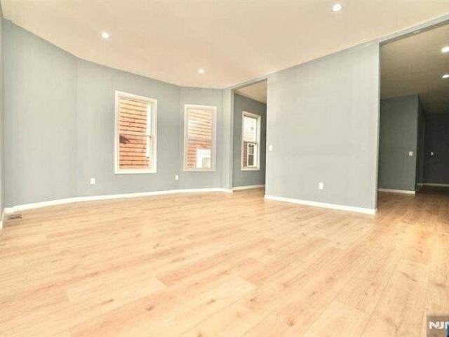 house with 8 bedroom, Newark NJ ES102827742