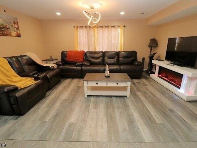 house with 8 bedroom, Newark NJ ES103624682