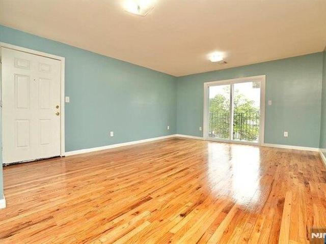house with 8 bedroom, Newark NJ ES103185758