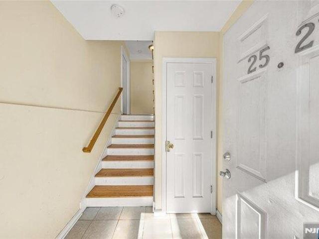 house with 8 bedroom, Newark NJ ES104408505
