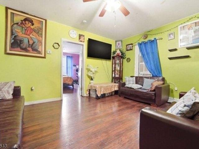 house with 8 bedroom, Newark NJ ES104808918