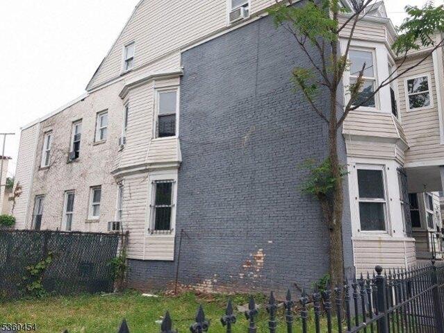 house with 8 bedroom, Newark NJ ES104232889
