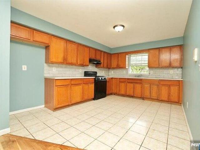 house with 8 bedroom, Newark NJ ES105123853