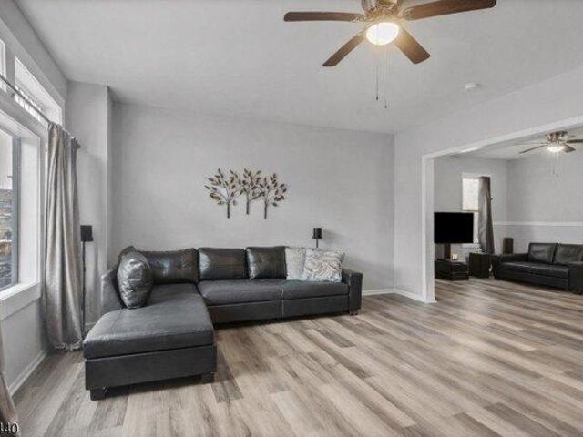 house with 8 bedroom, Newark NJ ES105126111