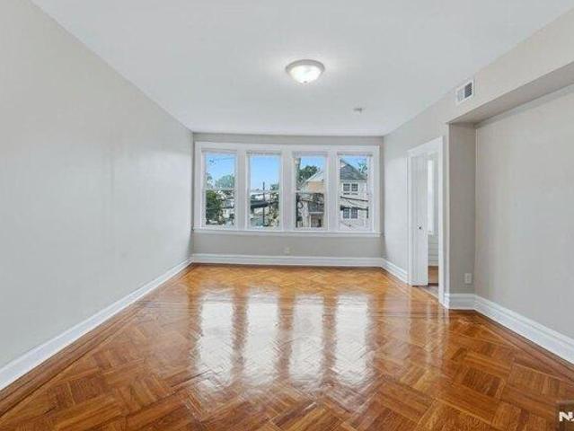 house with 8 bedroom, Newark NJ ES105142135